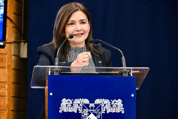 Entrega informe de actividades directora de la Facultad de Arquitectura ...